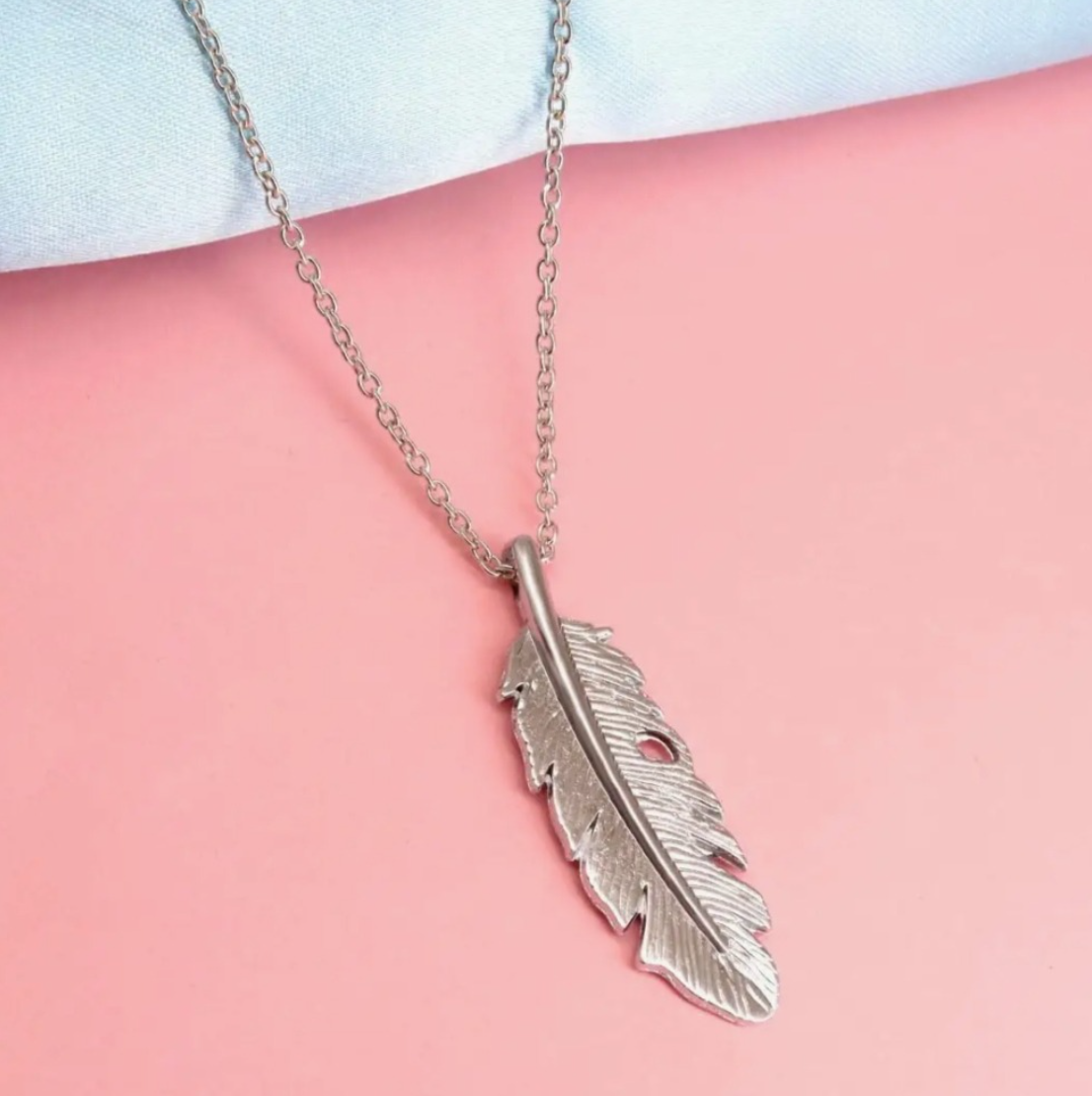 Unisex Stylish Feather Leaf Pendant – Jingles